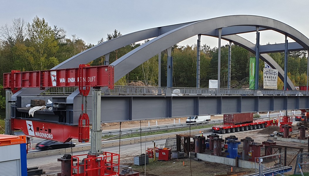 Railway bridge Plate uniquely installed - Wagenborg Nedlift