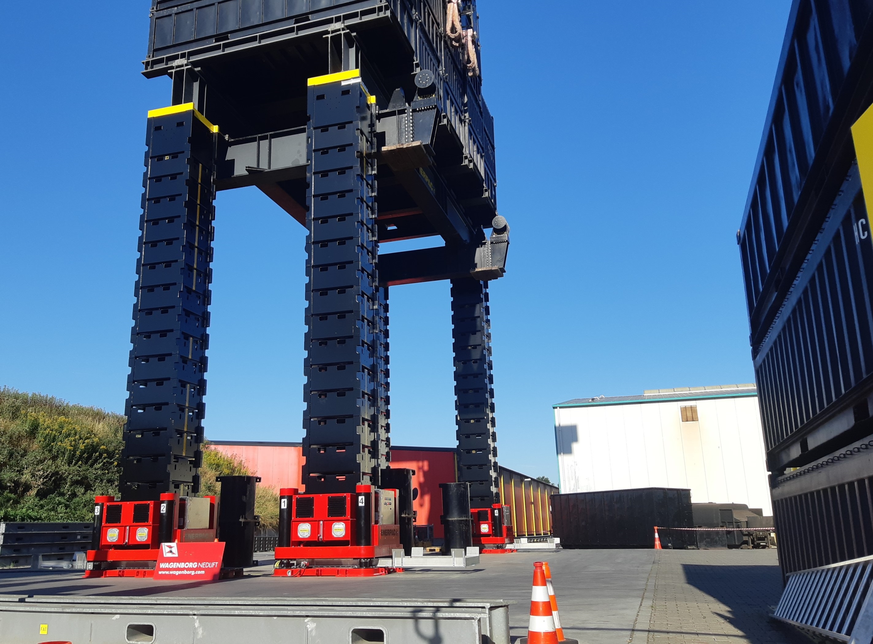 Unique jack-up system for Wagenborg