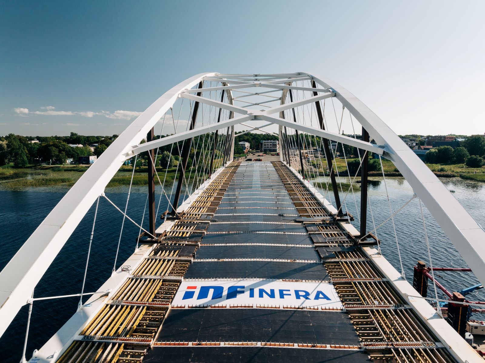 Bridge team installs record-breaking bridge in Estonia